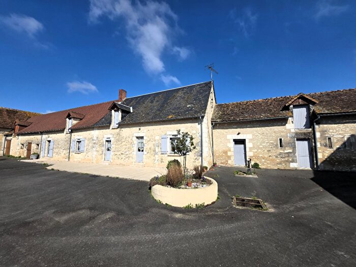 Maison à vendre - Charnizay - 8 pièces - 4 chambres