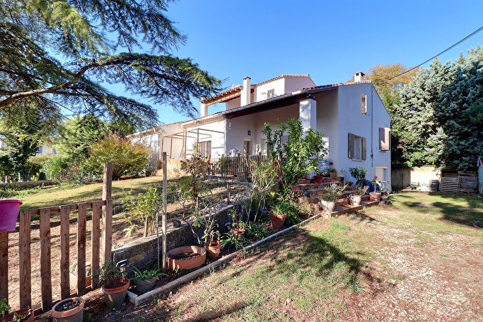 Maison à vendre - Entraigues-sur-la-Sorgue - 7 pièces - 5 chambres