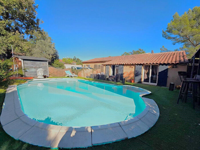 Maison à vendre - Solliès-Toucas - 8 pièces - 7 chambres