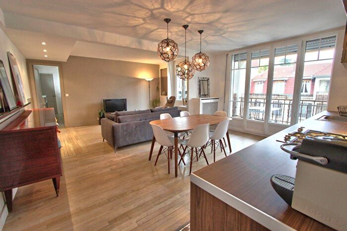 Appartement à louer - Bécon, Courbevoie - 3 pièces - 2 chambres