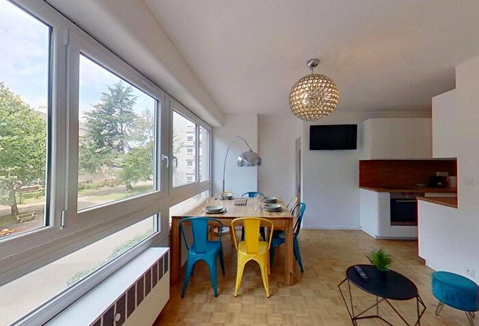 Appartement à louer - Glaciere-Jomard, Oullins - 5 pièces - 3 chambres