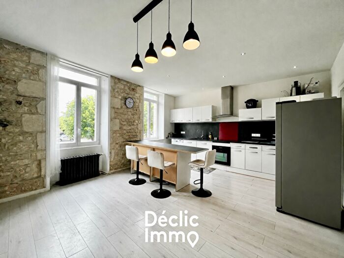 Bonneuil-Matours : Maison 12 pièces à vendre