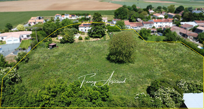 Maison à vendre - Velluire - 7 pièces - 5 chambres