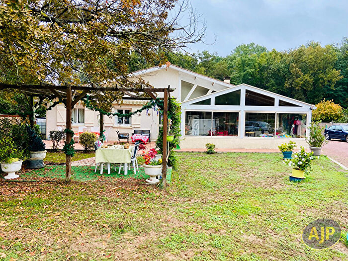 Maison à vendre - Lesparre-Médoc - 5 pièces - 4 chambres