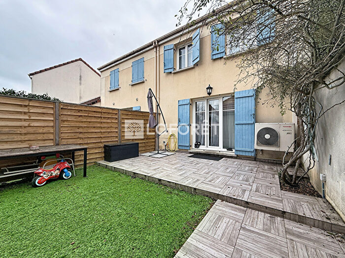 Maison à vendre - Savigny-le-Temple, Centre-ville - 4 pièces - 3 chambres