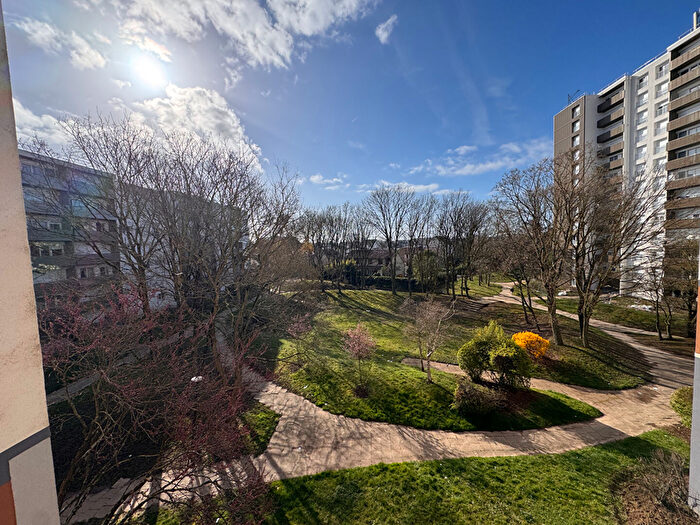 Appartement à vendre - Viry-Châtillon, Le Plateau - 4 pièces - 3 chambres