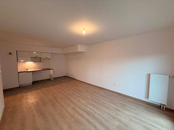 Appartement à louer - Cheminots-Acacias-Faubourg de Lille, Valenciennes - 3 pièces - 2 chambres