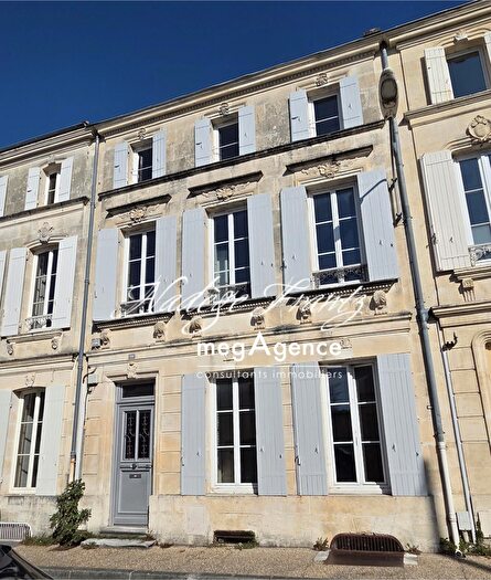 Maison à vendre - Saint-Jean-dAngély - 8 pièces - 5 chambres