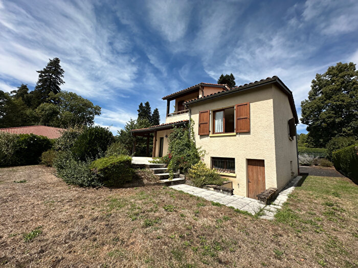 Maison 4 pièces à Arpajon-sur-Cère, à vendre