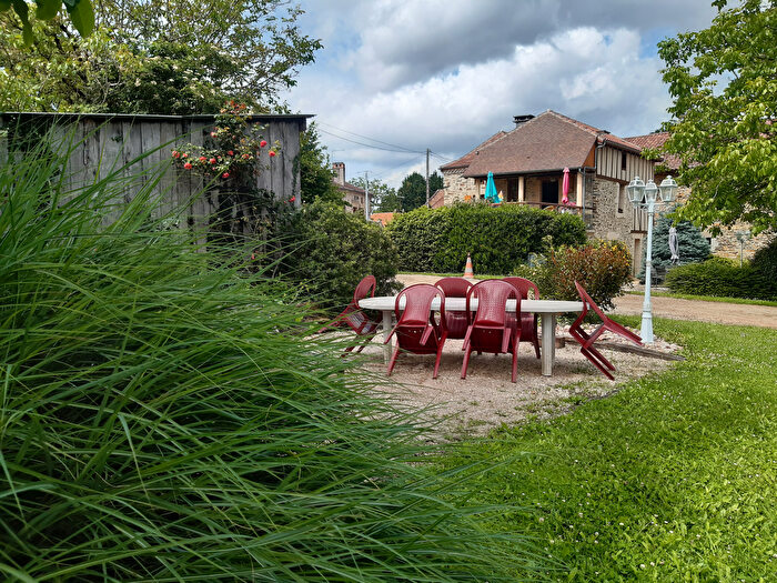 Maison à vendre - Frayssinhes - 8 pièces - 4 chambres