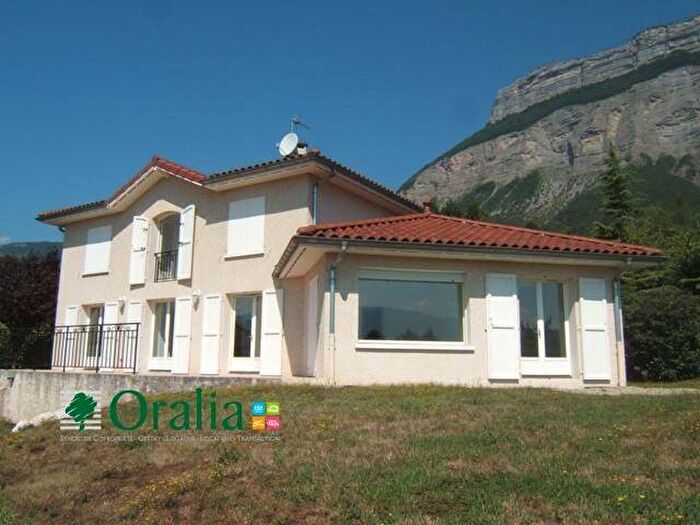 Maison à louer - Haut Meylan - 7 pièces - 5 chambres