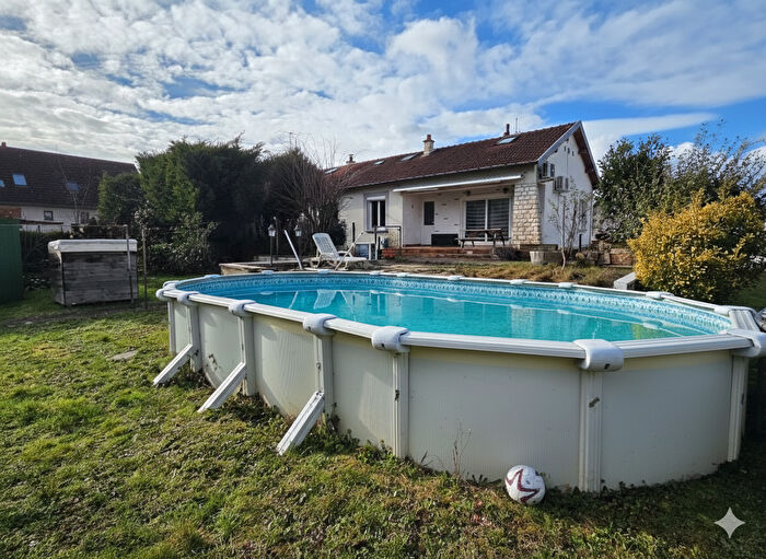 Maison à vendre - Longvic - 6 pièces - 5 chambres