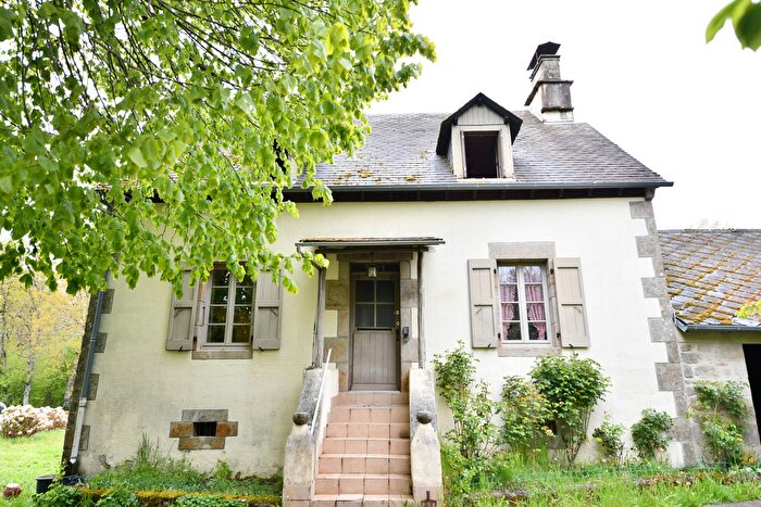 Maison 8 pièces à Darazac, à vendre