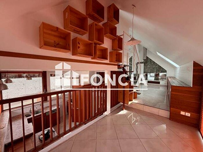 Maison à louer - Peripherie, Poisy - 4 pièces - 3 chambres