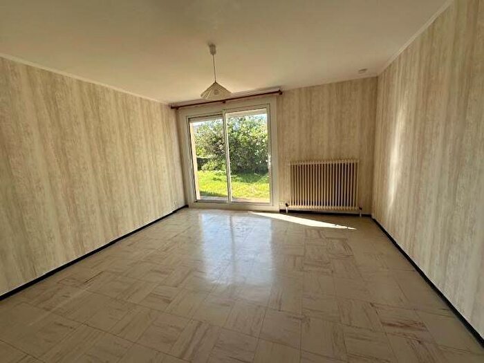 Forêt, Saint-Berthevin : Maison 3 pièces à louer