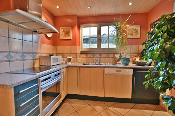 Grilly : Maison 9 pièces à vendre