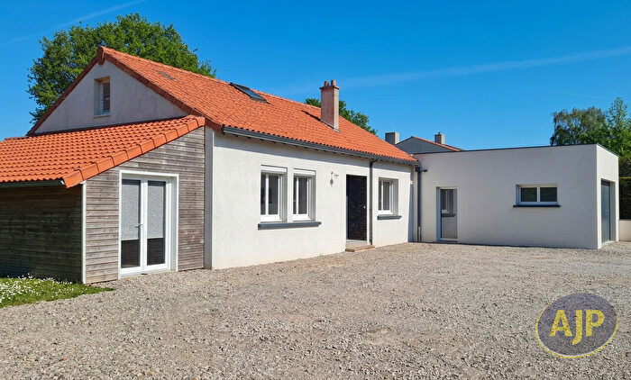 Maison 7 pièces à Saint-Hilaire-de-Loulay, à vendre