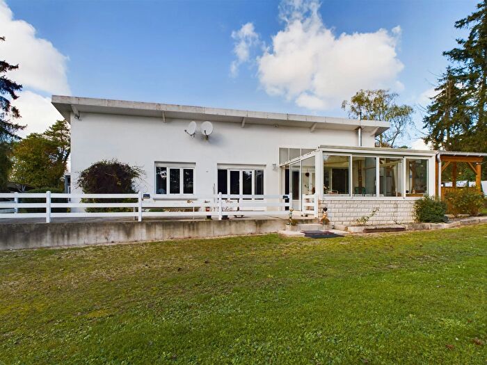 Maison à vendre - Charmoy - 8 pièces - 5 chambres