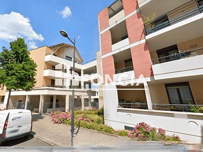 Appartement à louer - Sathonay-Camp - 2 pièces - 1 chambre