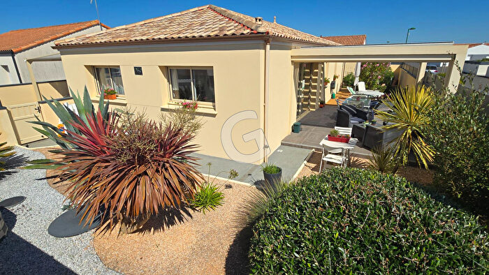 Maison à vendre - Saint-Vincent-sur-Jard - 5 pièces - 3 chambres