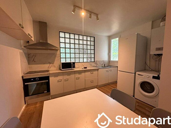 Appartement à louer - Cormiers-Hauts Batons-Champy-Butte Verte, Noisy-le-Grand - 1 pièce - 1 chambre