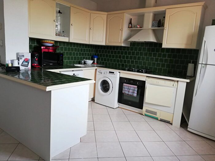 Appartement à louer - Pourrières - 2 pièces - 1 chambre