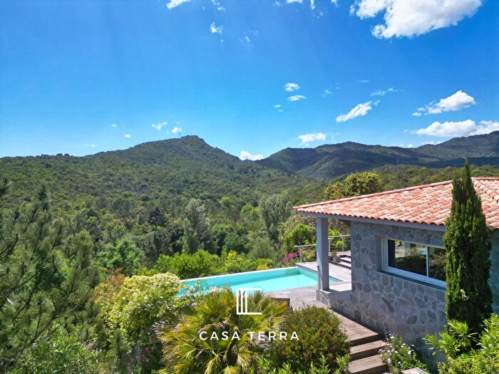 Maison à vendre - Sari-Solenzara - 5 pièces - 4 chambres