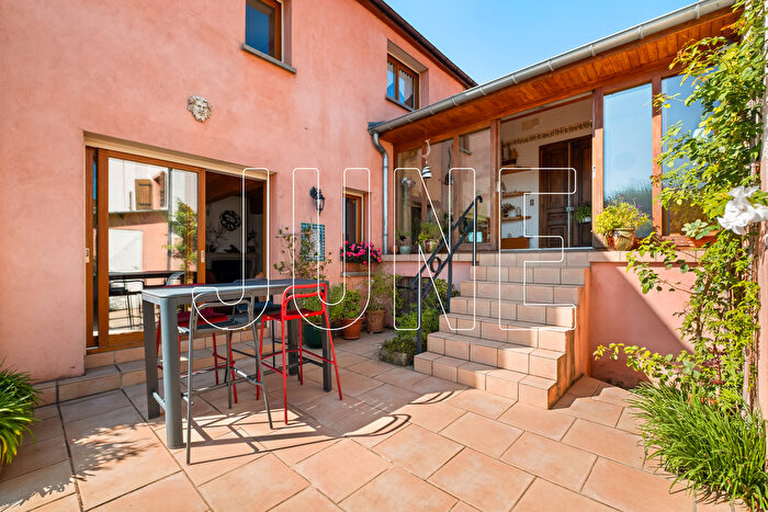 Maison 7 pièces à Communay, à vendre