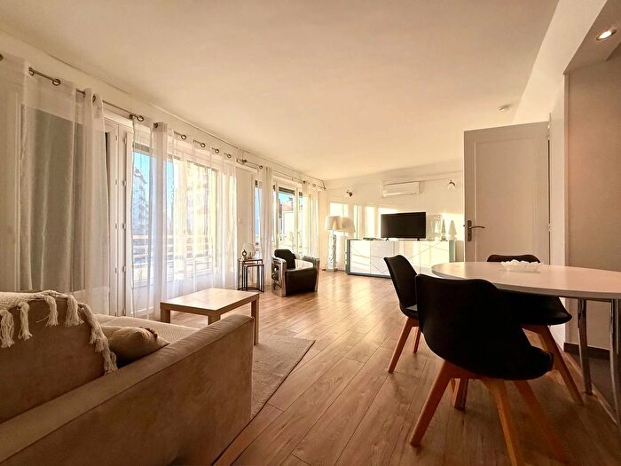 Appartement à vendre - Antibes, Juan-les-Pins, Le Cap - 2 pièces - 1 chambre