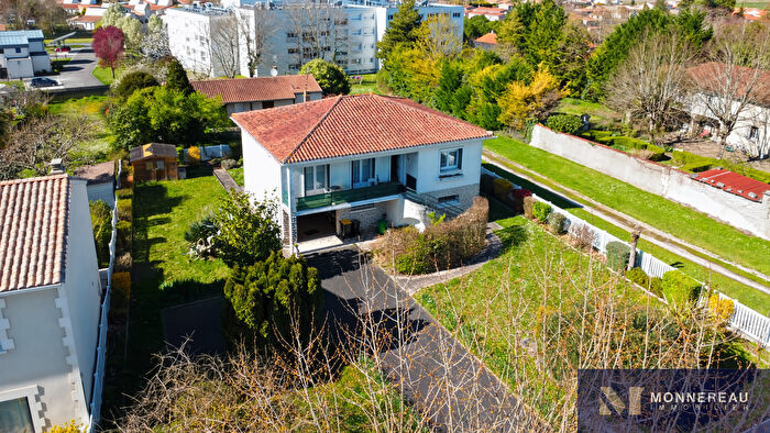 Maison à vendre - Barbezieux-Saint-Hilaire - 5 pièces - 5 chambres