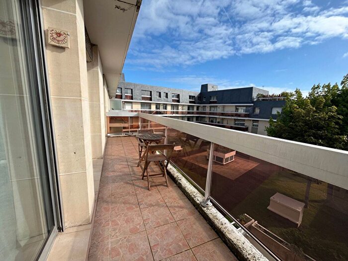 Appartement à louer - Centre-Gare, Chantilly - 3 pièces - 2 chambres