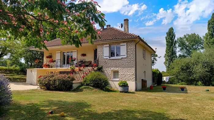 Maison à vendre - Saint-Julien-de-Bourdeilles - 8 pièces - 4 chambres