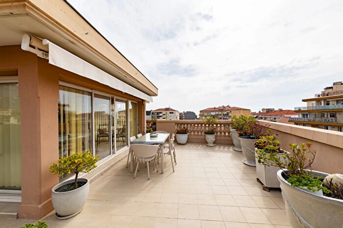 Appartement à vendre - Menton, Hôtel de Ville, Vieille Ville, Musée, Madone, Carnolès - 4 pièces - 3 chambres