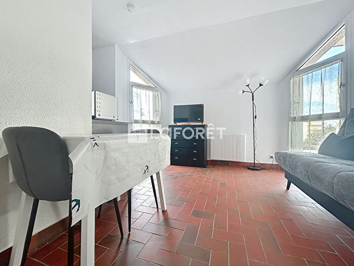 Appartement à louer - Saint-Cyprien, Le Port - 1 pièce - 1 chambre