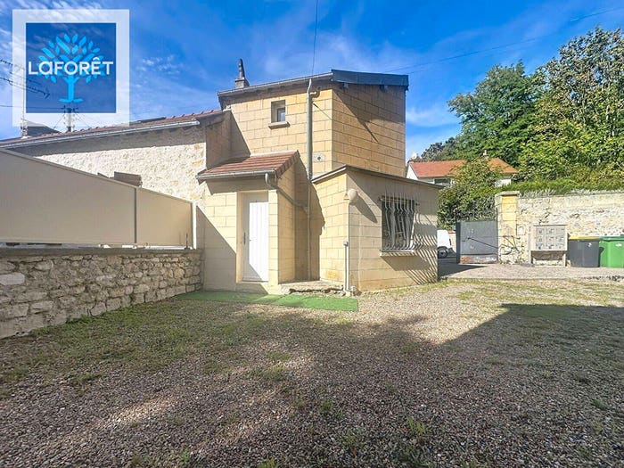 Maison 2 pièces à Champagne-sur-Oise, à louer