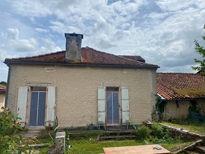 Salles-Lavalette - Maison 4 pièces à vendre