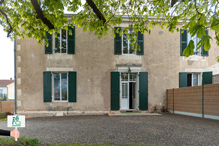 Maison à vendre - Champagné-les-Marais - 5 pièces - 3 chambres