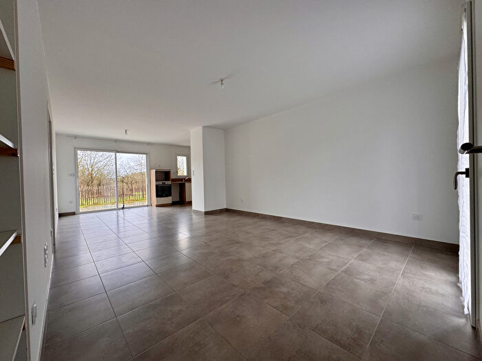 Maison à louer - Saint-Georges-de-Montaigu - 4 pièces - 3 chambres