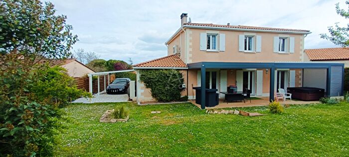 Maison à vendre - Gond-Pontouvre - 5 pièces - 4 chambres