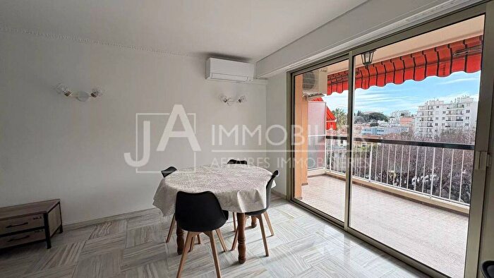 Appartement à louer - Saint Sylvestre, Nice - 3 pièces - 2 chambres