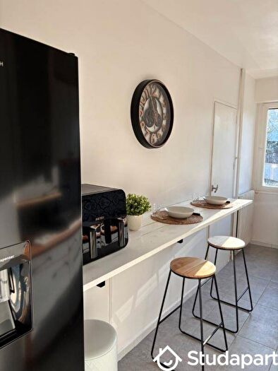 Appartement à louer - Mousseau-Bonhomme en Pierre, Évry-Courcouronnes - 1 pièce - 1 chambre