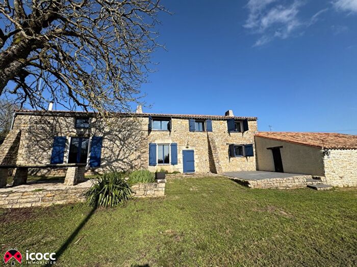 Maison à vendre - La Bretonnière-la-Claye - 7 pièces - 4 chambres