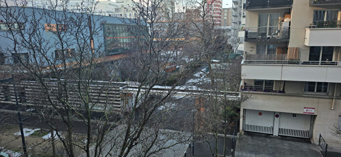 Appartement à louer - Courbevoie, Faubourg de lArche - 4 pièces - 3 chambres