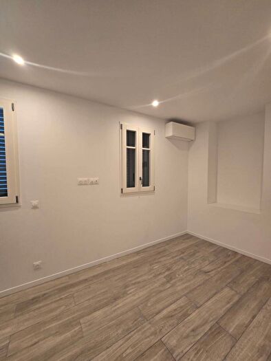 Appartement à louer - République, Cannes - 1 pièce