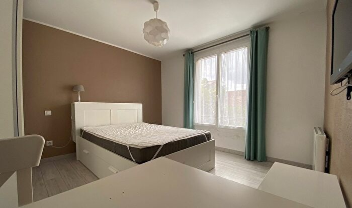 Maison à vendre - Ruelle-sur-Touvre - 7 pièces - 5 chambres