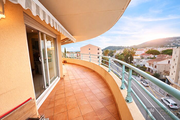 Appartement à vendre - Hyères - 5 pièces - 3 chambres