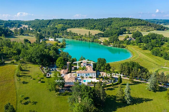 Maison à vendre - Valprionde - 11 pièces - 5 chambres