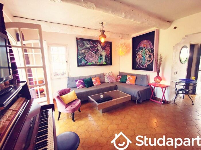 Appartement à louer - Les Cougoulins-Rastines, Antibes - 1 pièce - 2 chambres