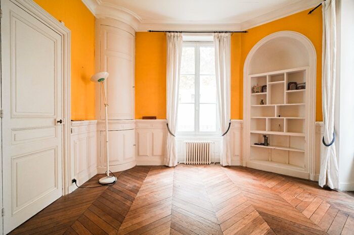 Maison à vendre - Mâcon, Centre-ville - 10 pièces - 6 chambres