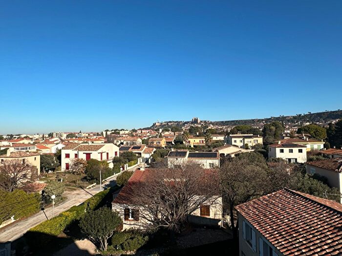 Maison à vendre - Vitrolles, Centre-ville, Roucas, Les Pins, Le Liourat - 2 pièces